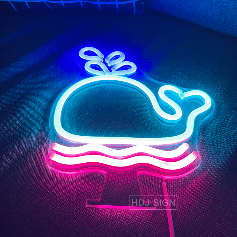 Applique murale LED fluo en forme de baleine • Veilleuse